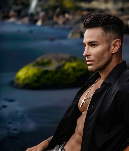 Keanu - Striptainers